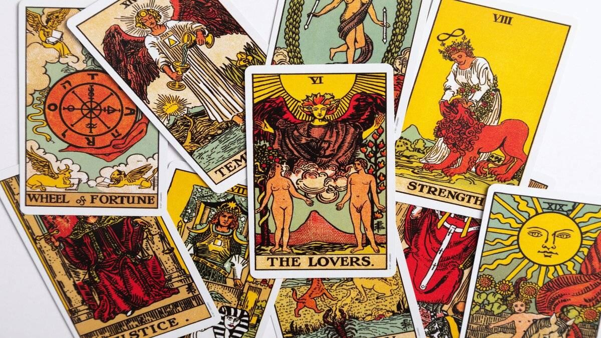 Tarot kartları neyi anlatır? Tarot kartları sahiden geleceği gösterir ...